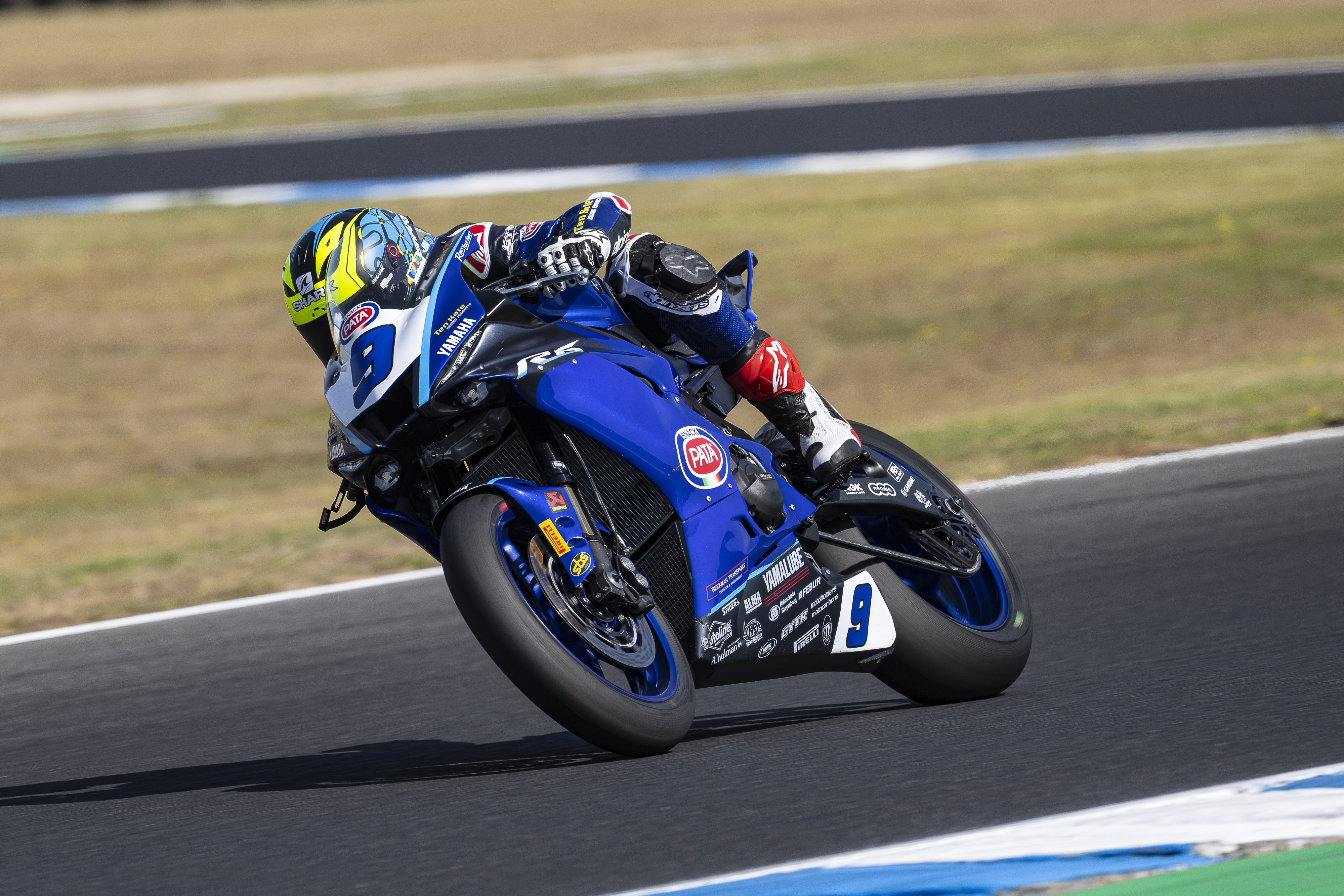 Manzi Secures Superb P2 on Friday at Phillip Island | Yamaha Racing