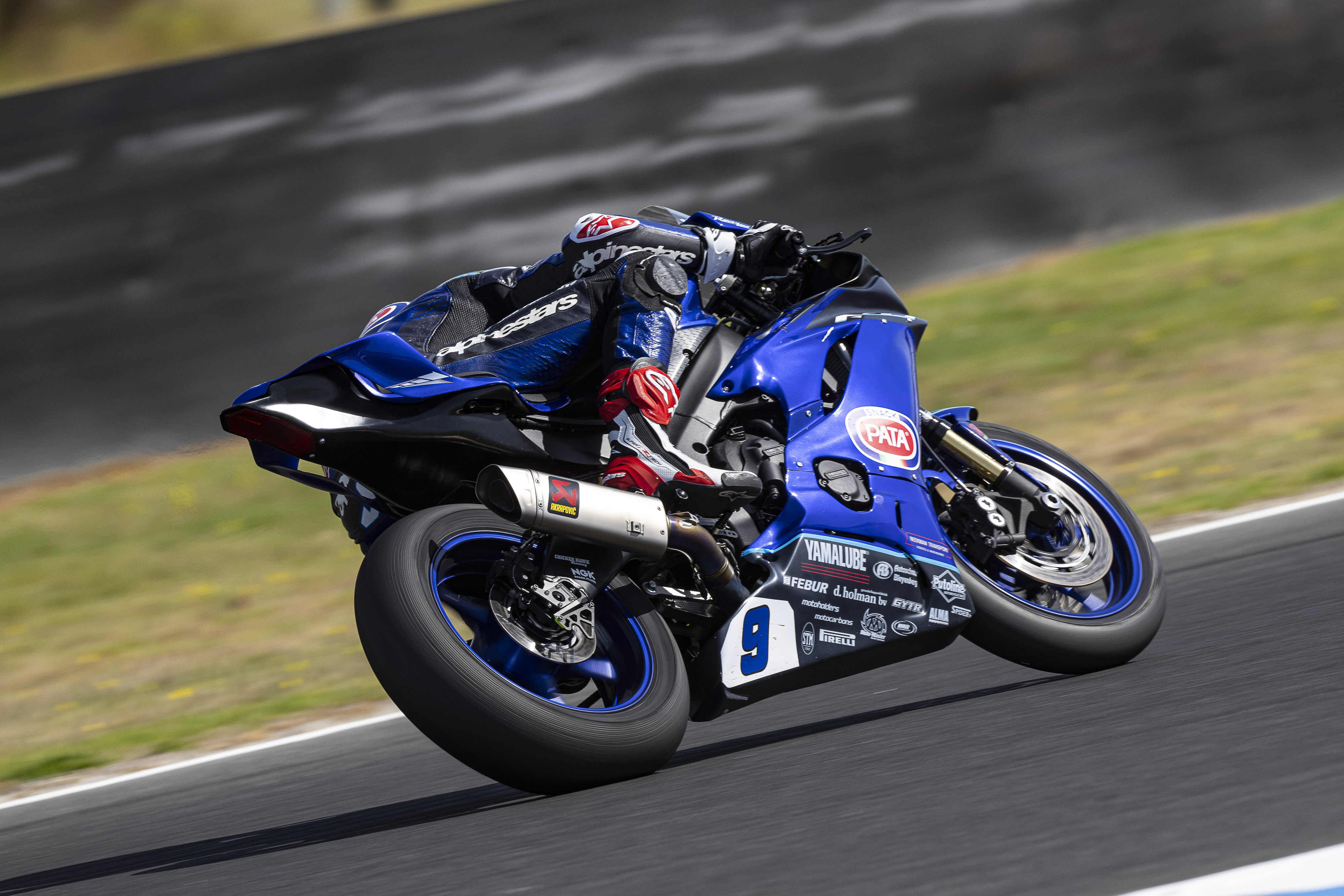 Manzi Secures Superb P2 on Friday at Phillip Island | Yamaha Racing