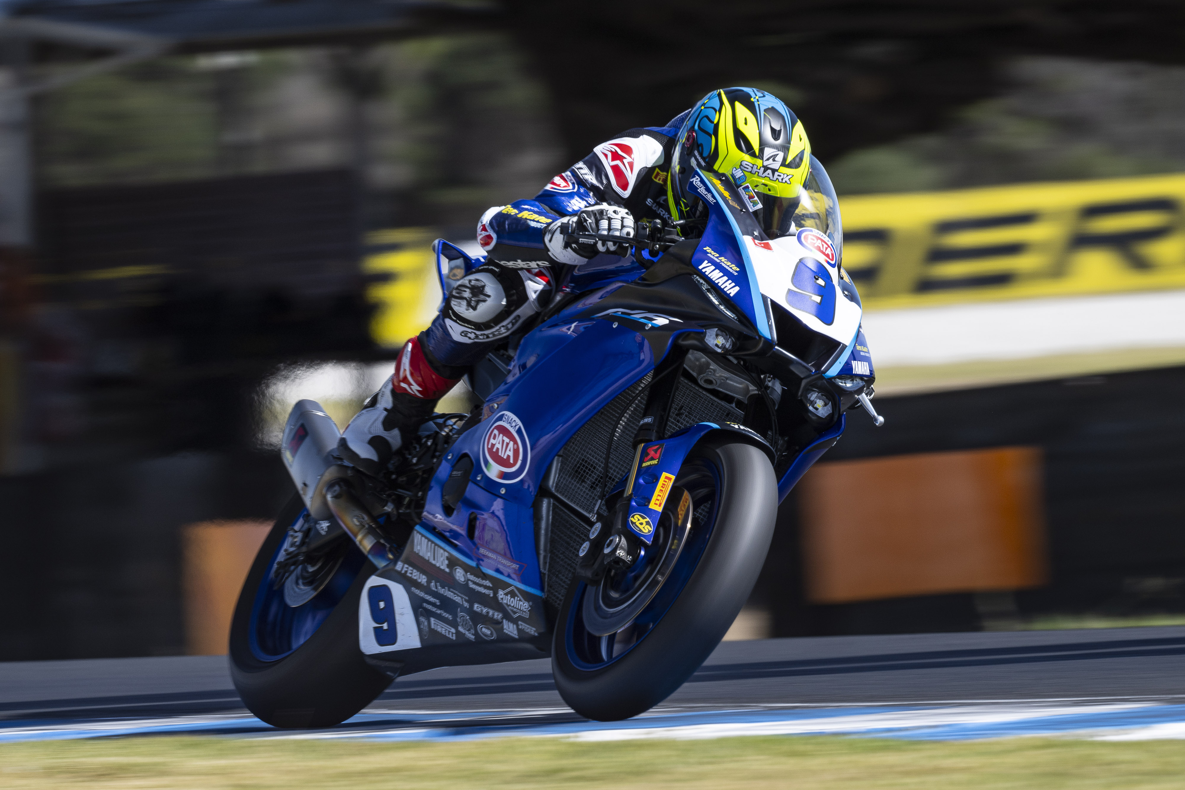 Manzi Secures Superb P2 on Friday at Phillip Island | Yamaha Racing