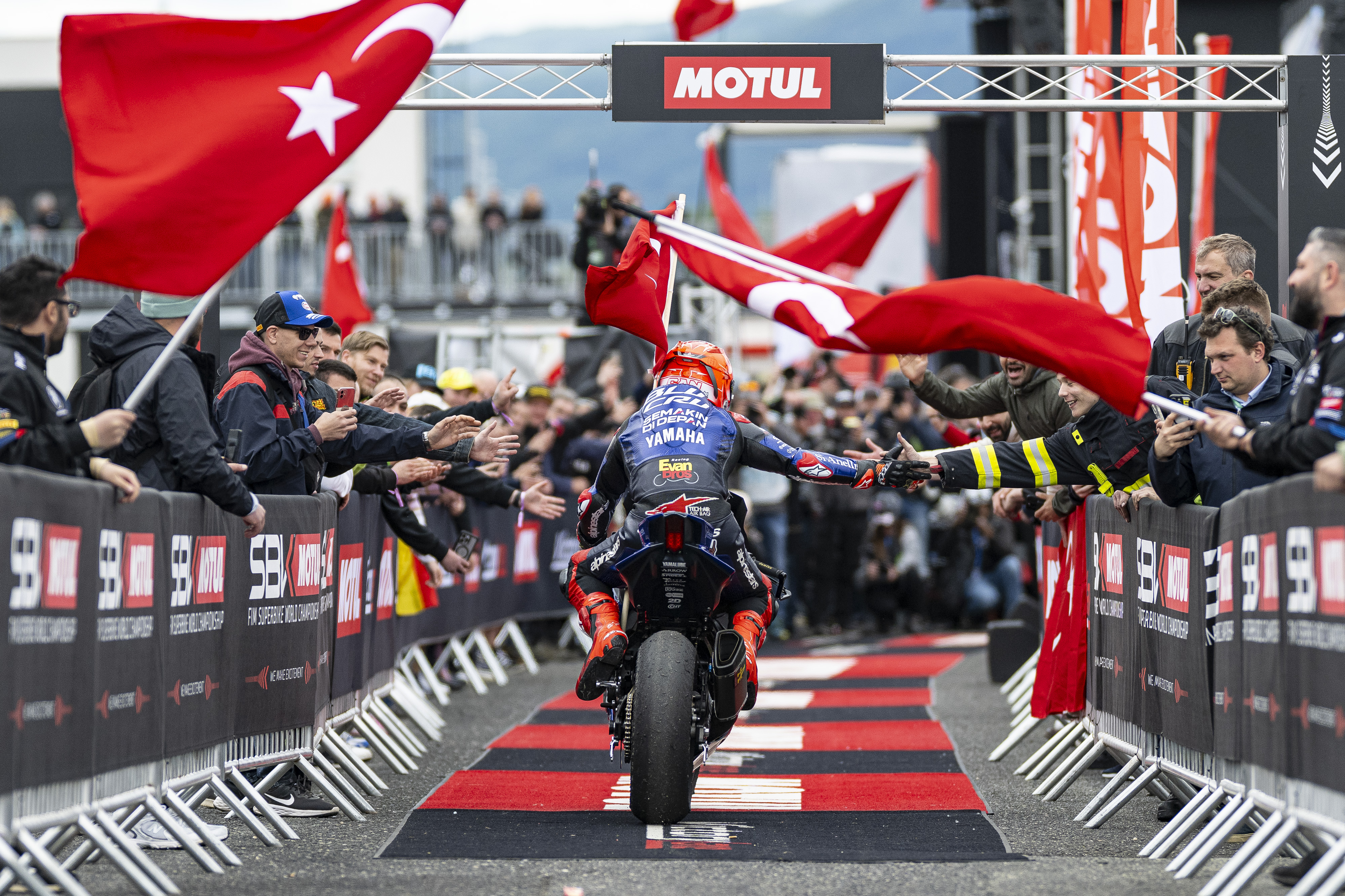 Öncü Returns to Top Step with Victory in Race 2, Mahias Completes R9 1 ...